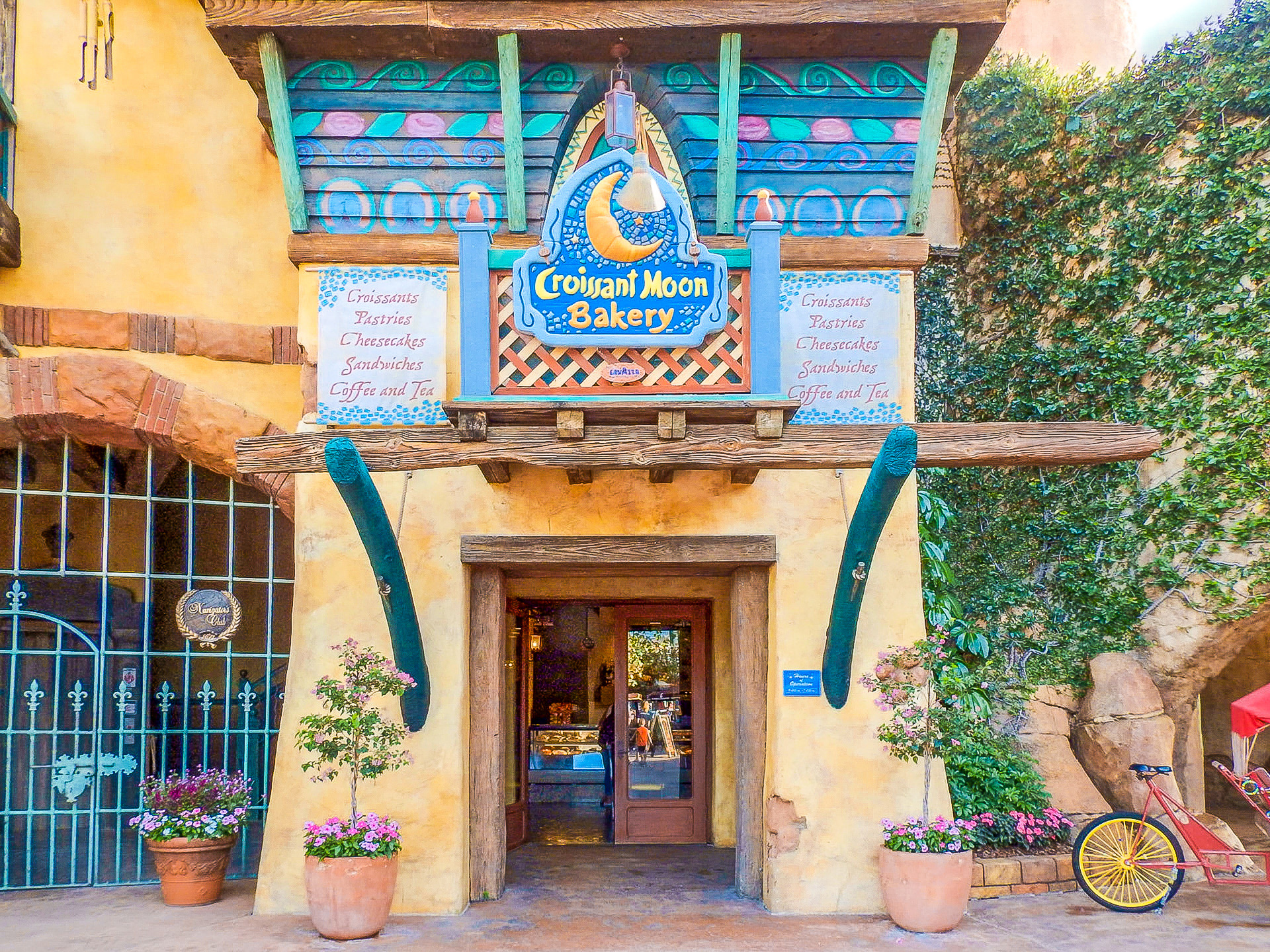 Croissant Moon Bakery at Universal Orlando - World of Universal